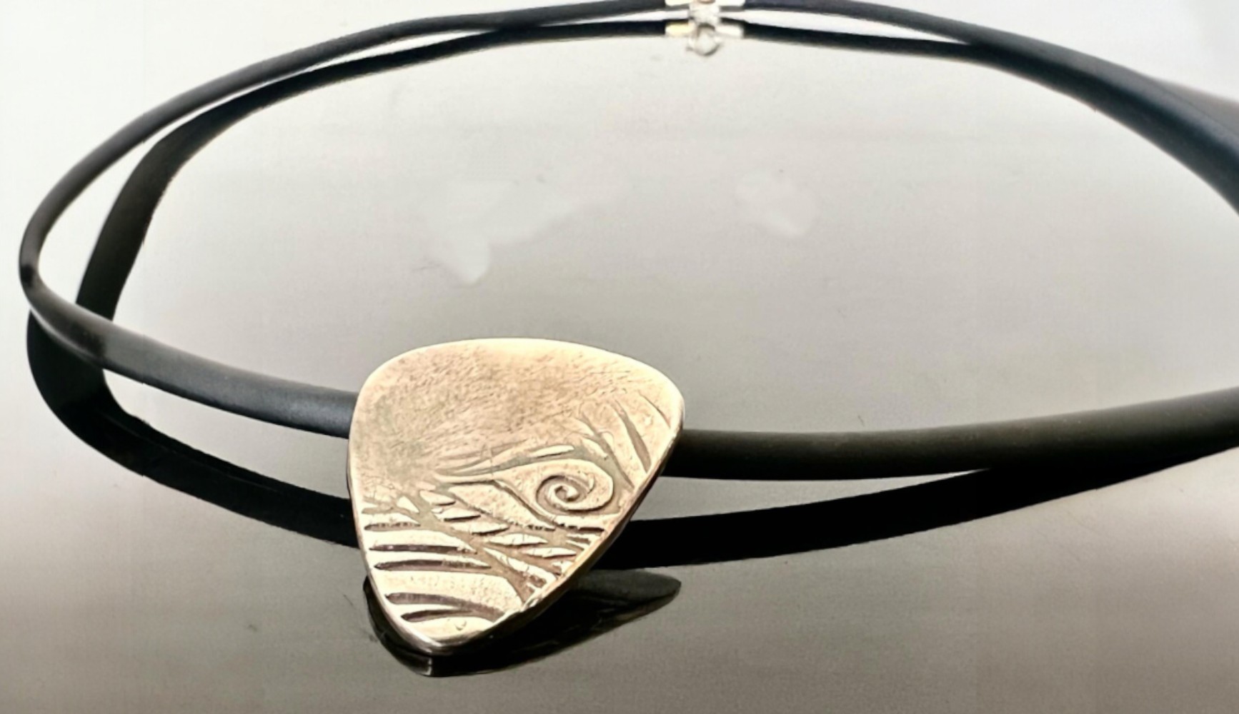 Silver pendant with texture - Esquell.eu