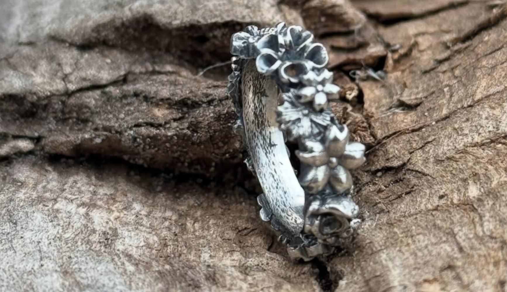 Ring with flowers - Esquell.eu